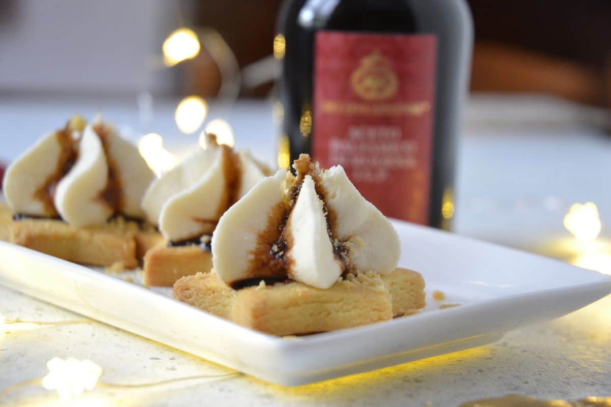 Biscotti sablè con gelato al Parmigiano Reggiano - Acetaia Delizia ...